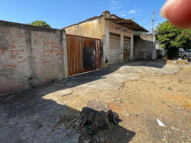 Terreno / Lote à Venda no Bairro Goiá, ao lado da Avenida Leste Oeste em Goiânia GO