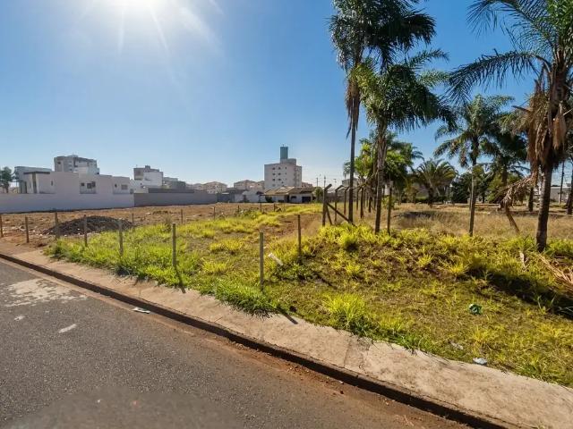 Terreno / Lote para Venda em Uberlândia/MG Novo Mundo