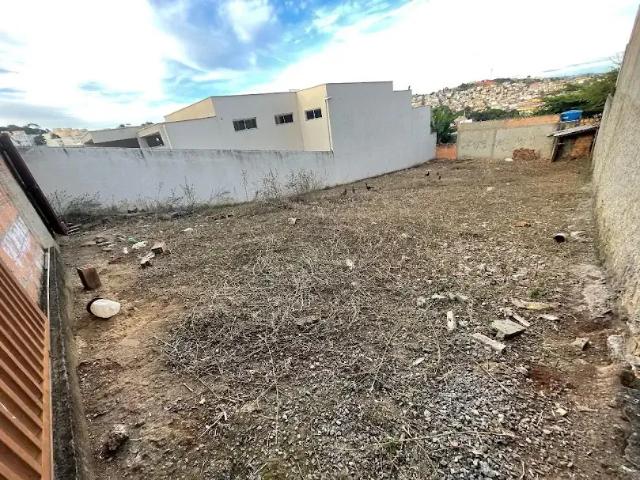 Terreno / Lote para Venda em Vespasiano/MG Serra Dourada