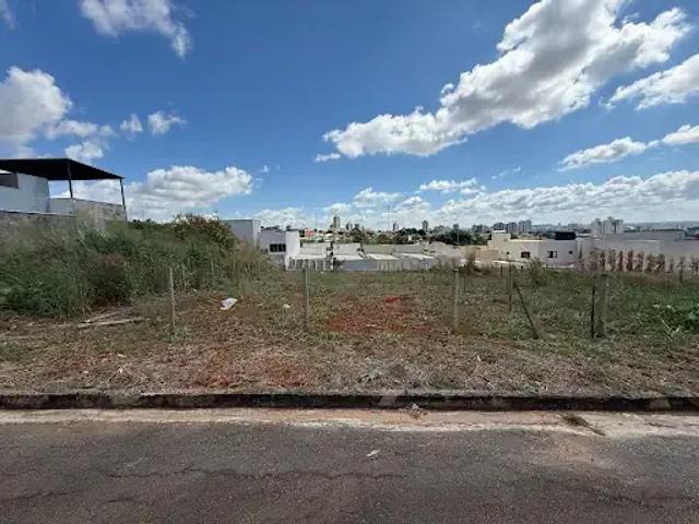 Terreno / Lote para Venda em Anápolis/GO Residencial Jardins do Lago