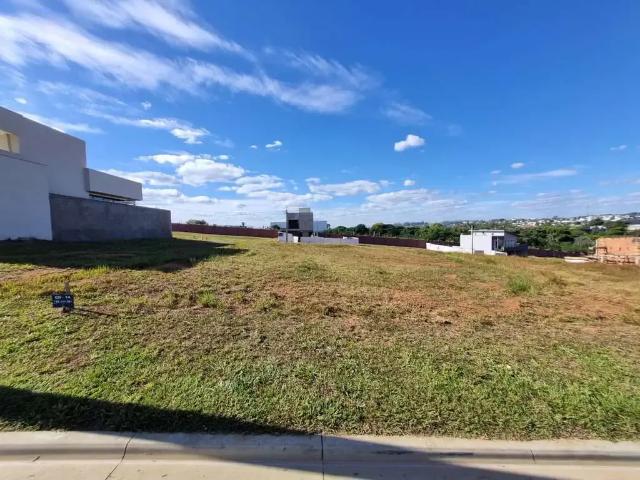 Terreno / Lote para Venda em Aparecida de Goiânia/GO Jardins Versalhes