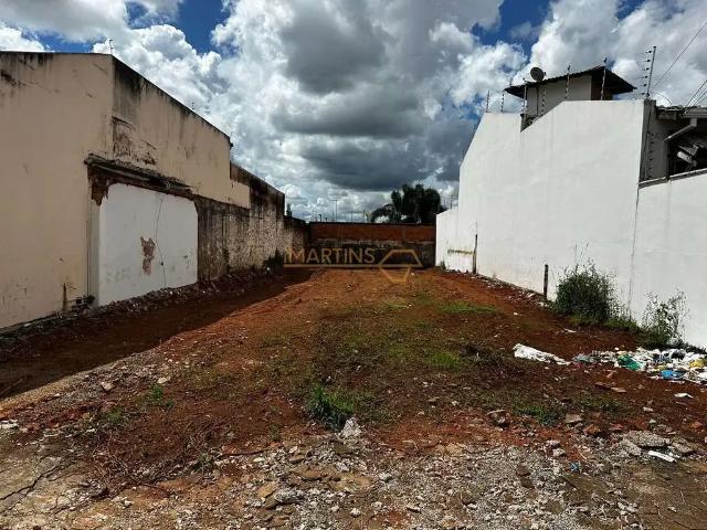 Terreno / Lote para Venda em Araguari/MG Centro