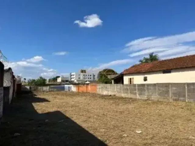 Terreno / Lote para Venda em Araguari/MG Centro