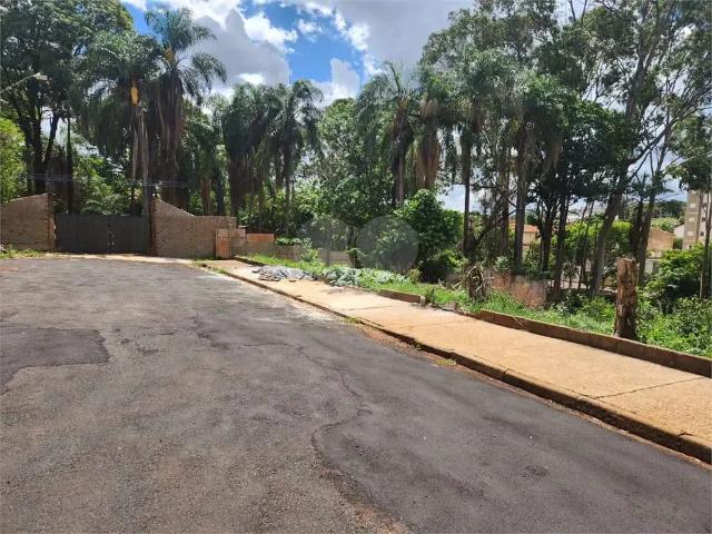 Terreno / Lote para Venda em Araraquara/SP Jardim do Carmo