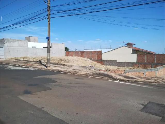 Terreno / Lote para Venda em Araraquara/SP Jardim Universal