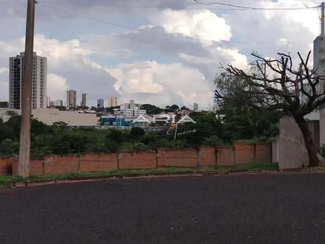 Terreno / Lote para Venda em Araraquara/SP Parque Laranjeiras