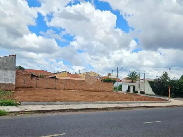Terreno / Lote para Venda em Araraquara/SP Residencial Cambuy