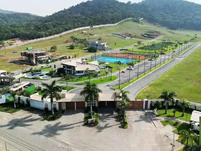 Terreno / Lote para Venda em Camboriú/SC Cedro