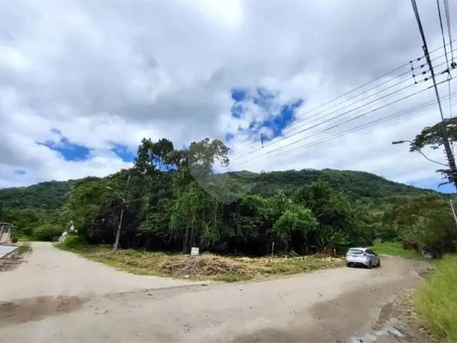 Terreno / Lote para Venda em Caraguatatuba/SP Massaguaçu