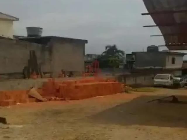 Terreno / Lote para Venda em Carapicuíba/SP Vila Silviânia