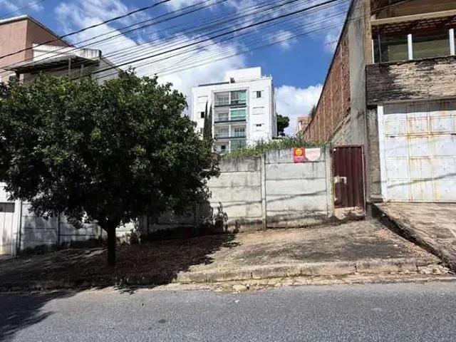 Terreno / Lote para Venda em Contagem/MG Cabral