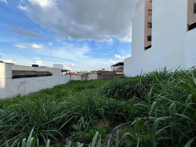Terreno / Lote para Venda em Divinópolis/MG Bom Pastor