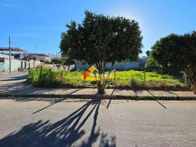 Terreno / Lote para Venda em Divinópolis/MG Davanuze
