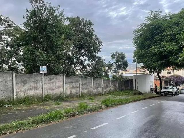 Terreno / Lote para Venda em Divinópolis/MG São Luís