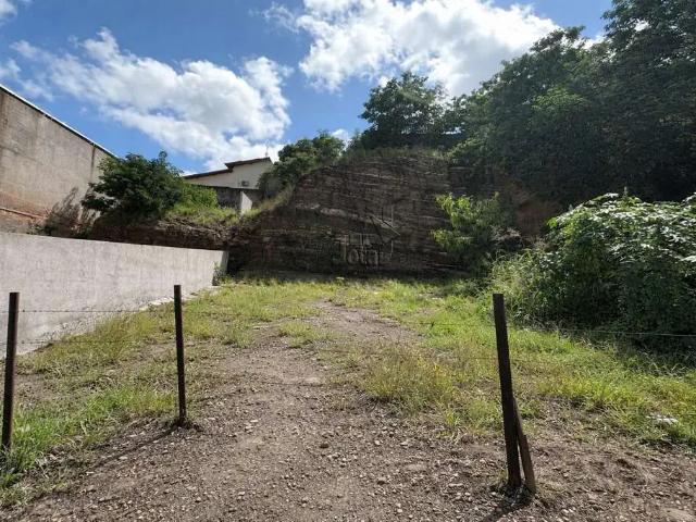 Terreno / Lote para Venda em Governador Valadares/MG Jardim Ipê
