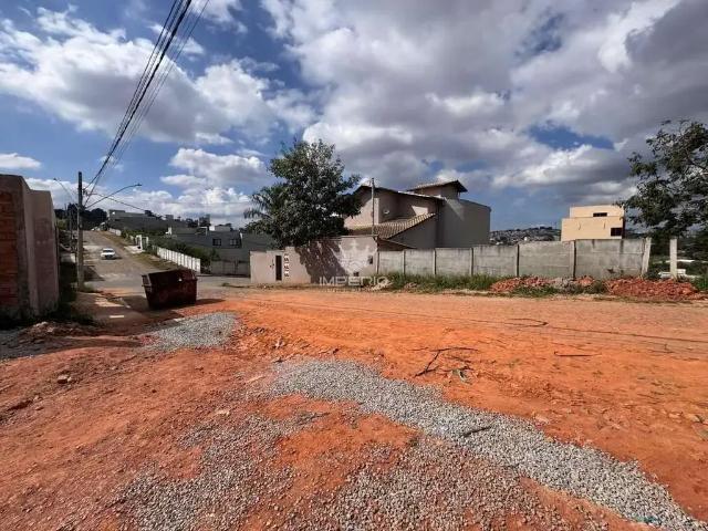 Terreno / Lote para Venda em Itaúna/MG Tropical