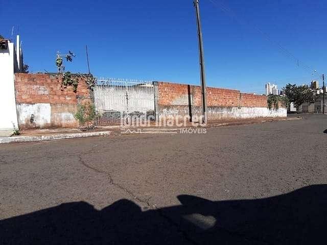 Terreno / Lote para Venda em Londrina/PR Califórnia