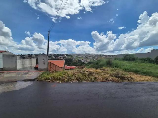 Terreno / Lote para Venda em Londrina/PR Colúmbia
