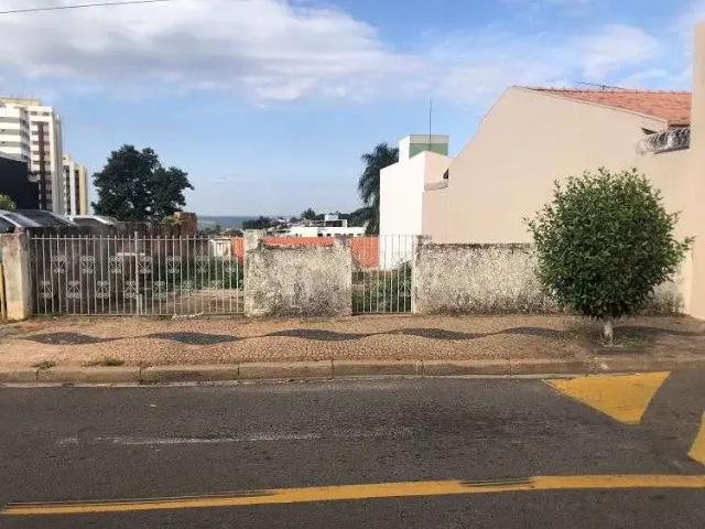 Terreno / Lote para Venda em Marília/SP Montolar