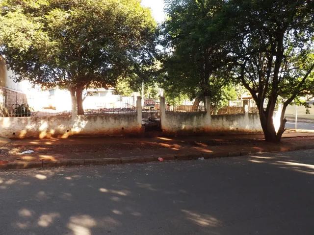 Terreno / Lote para Venda em Maringá/PR Zona 07
