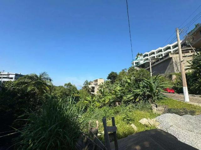 Terreno / Lote para Venda em Santos/SP Marapé