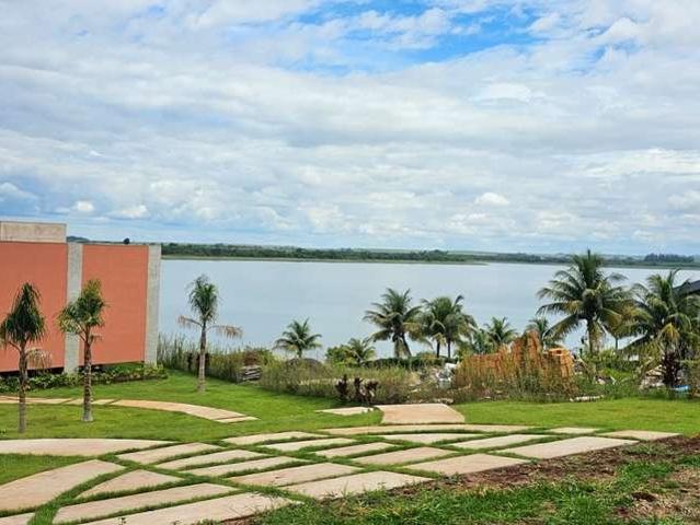 Terreno / Lote para Venda em Sertaneja/PR Centro
