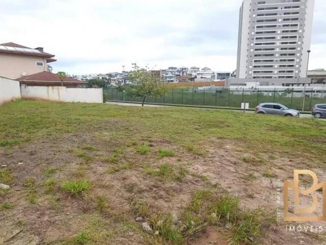 Terreno para venda com 660m2 em Condomínio no Bairro Urbanova