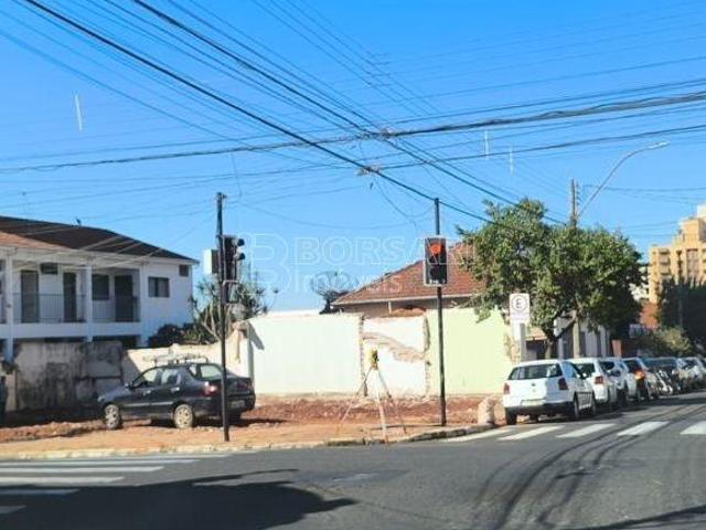 Terreno para venda e aluguel em Centro de 289.00m²