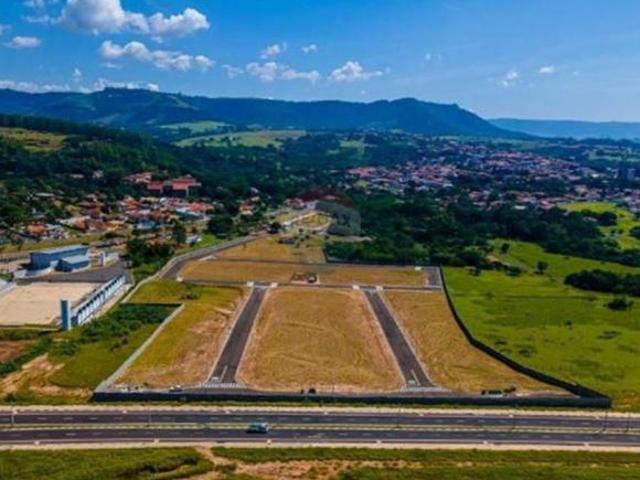 Terreno para venda em Colinas De São Pedro de 406.00m² com 4 Garagens