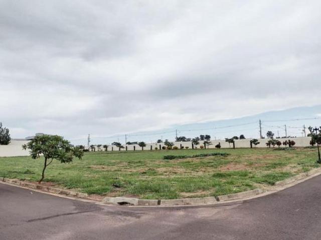 Terreno para venda em Condomínio Parque Inglês de 0.01m²