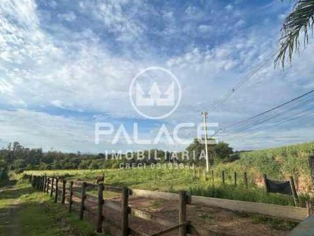 Terreno para venda em Centro de 20.00m² com 1 Quarto, 1 Suite e 1 Garagem