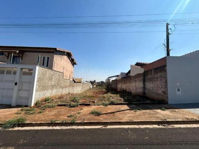Terreno para venda em Jardim Universal de 330.00m²