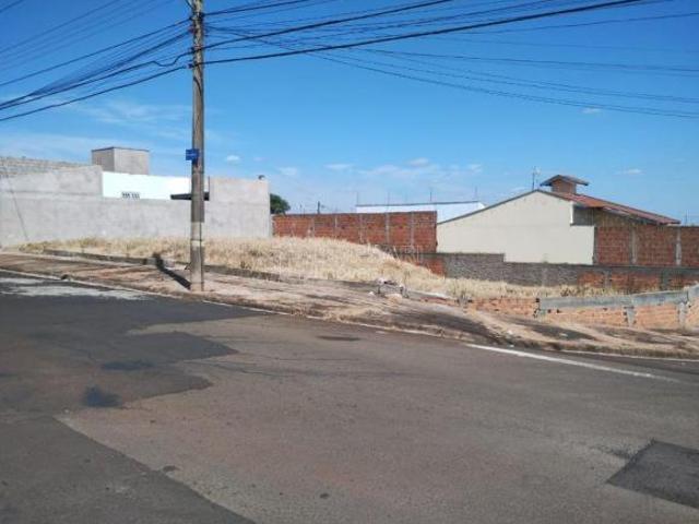 Terreno para venda em Jardim Universal de 382.00m²
