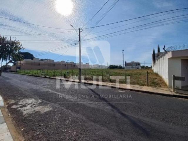 Terreno para venda em Saraiva, Uberlândia