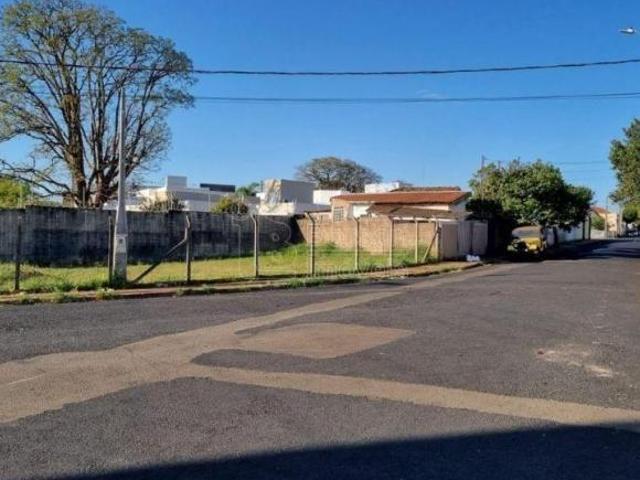 Terreno para venda em Vila Xavier de 654.00m²
