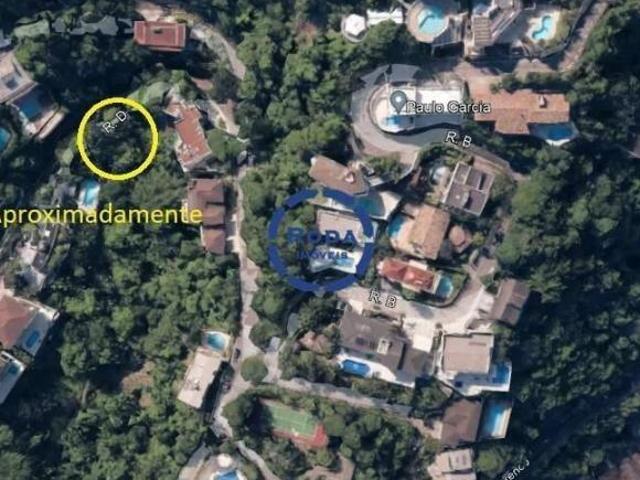 Terreno para venda no Condomínio Santa Teresinha fechado em Santos