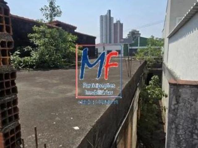 Terreno para venda na Vila Santo Estéfano, com 228 m² de área. O imóvel oferece área ideal para con