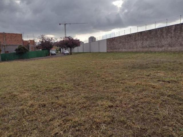 Terreno para vender em Condomínio fechado com 670 m² de área total