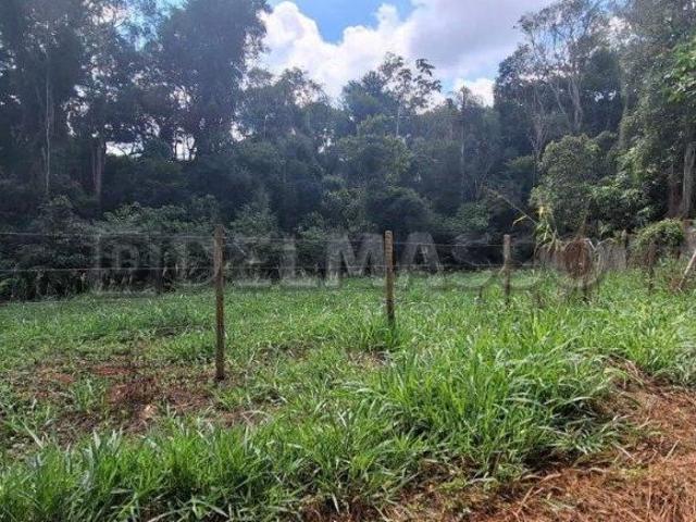 Terreno pé n&apos água, com acesso direto à represa!