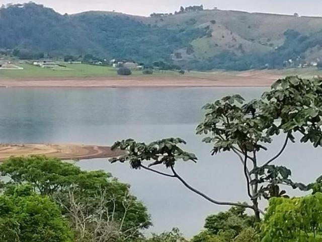 Terreno Pé na Água da Represa no Condomínio Ponta das Castanheiras em Piracaia
