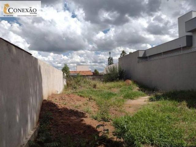 terreno plano, murado