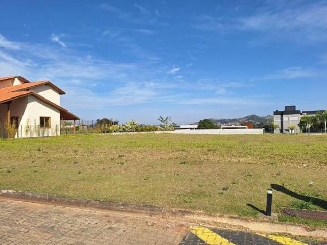 TERRENO PLANO NO COND. PORTO LARANJEIRAS