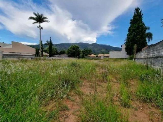 Terreno plano no Condomínio Flamboyant com excelente vista para a Pedra Grande em Atibaia SP