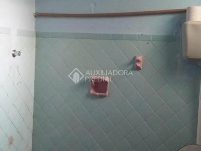 Terreno plano no Jardim das Palmeiras com duas casas