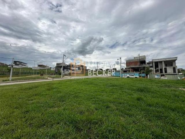 Terreno plano á venda Condomínio Terras Alpha Urbanova