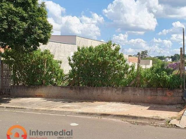 Terreno plano à venda de 250 m² no Bairro Residencial Vitoria