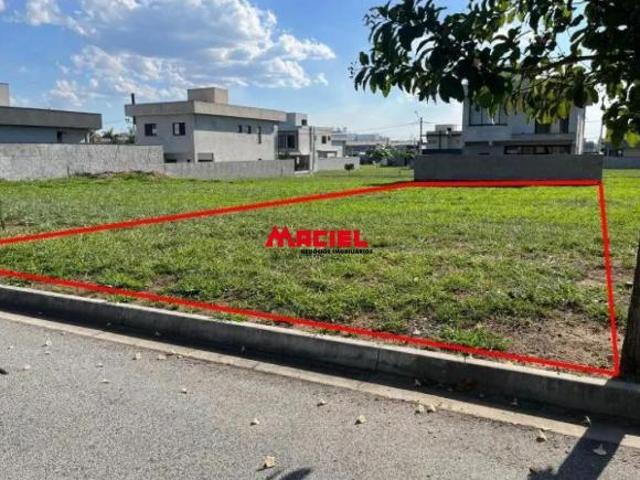 TERRENO PLANO A VENDA EM CONDOMÍNIO COM LAZER COMPLETO