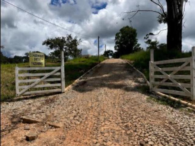 Terreno plano à venda em Itatiaiuçu