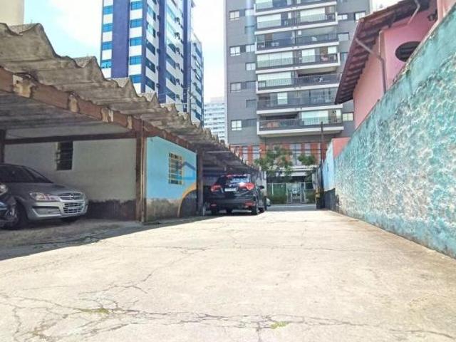 Terreno plano ao lado da Metrô Saúde