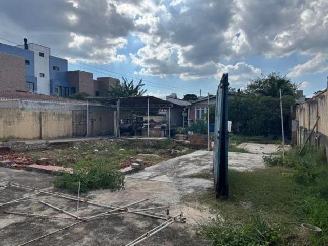 Terreno Plano, com 690 metros